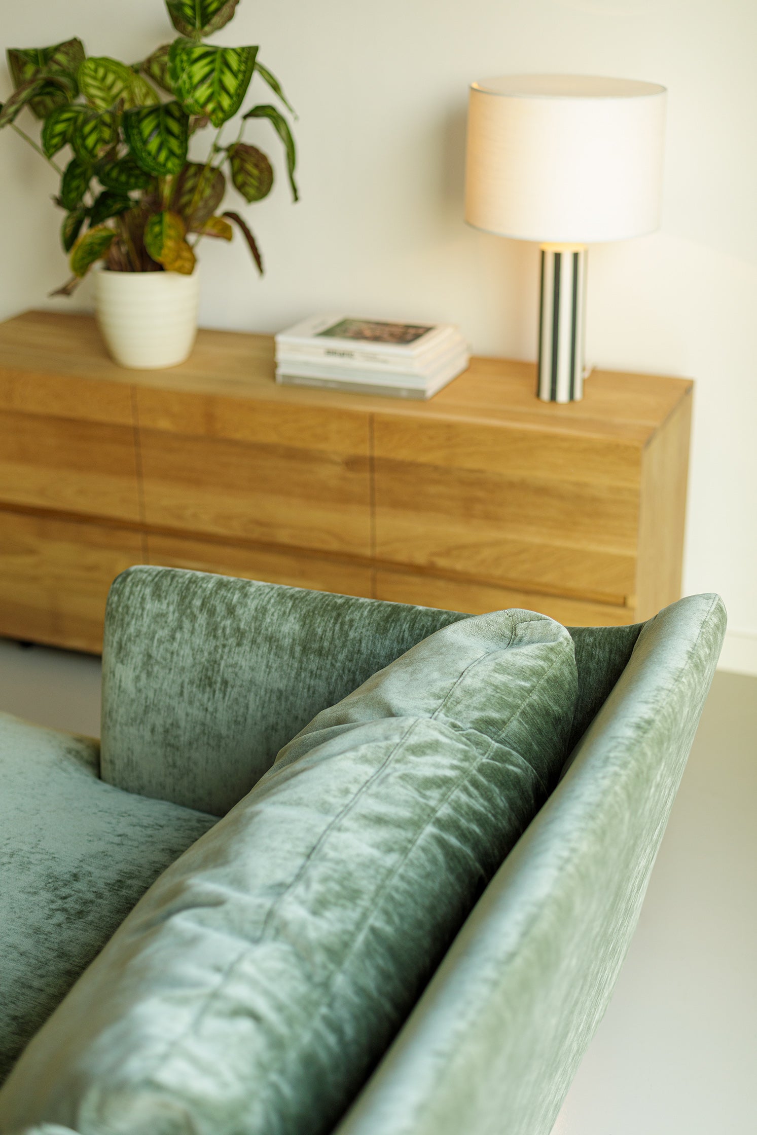 Vera Sofa 3-sits | Lux | Classic Velvet Anthracite | Sits | Tibergs Møbler